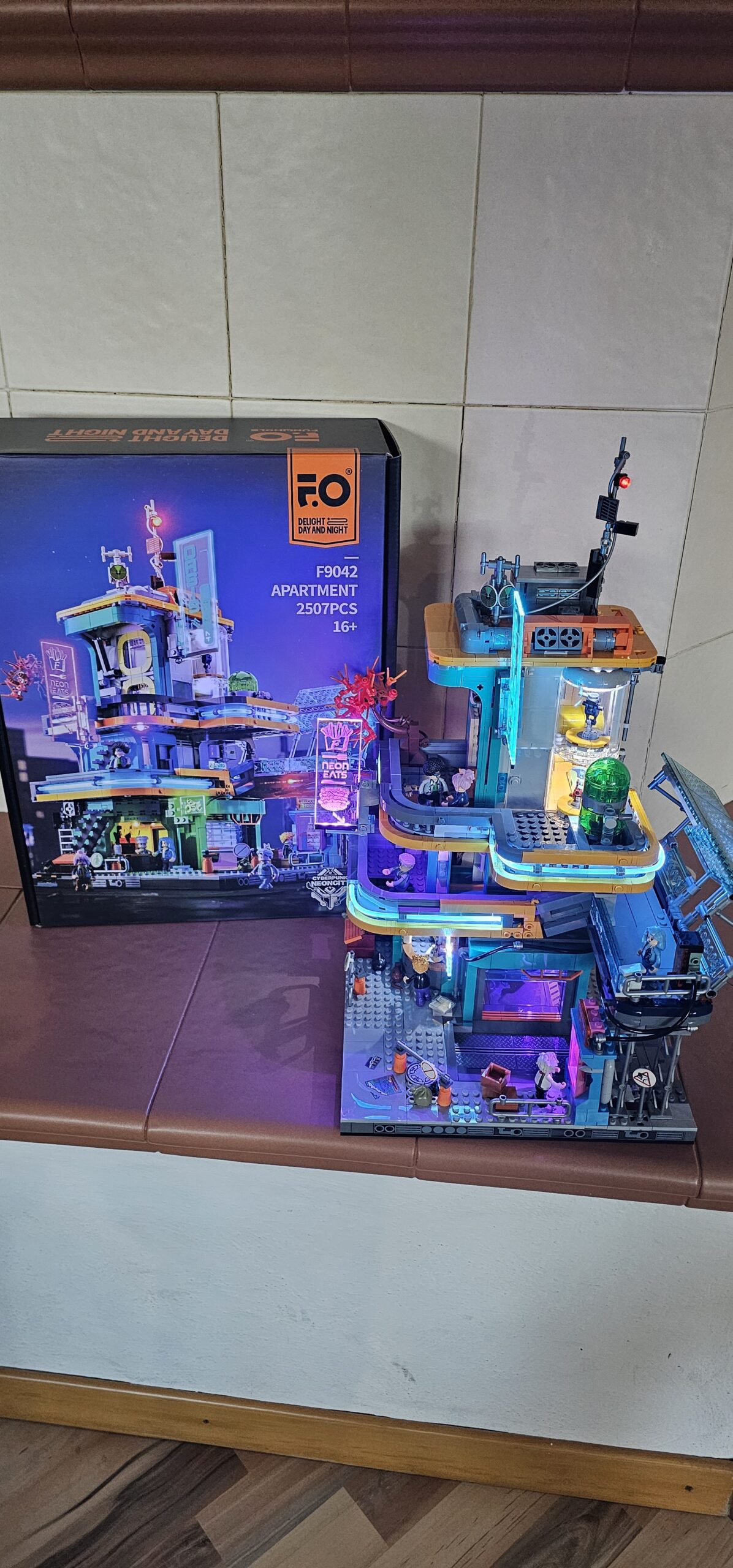 Lumibricks Funwhole F9042 Cyberpunk Apartment Cyberpunkt Neoncity ...